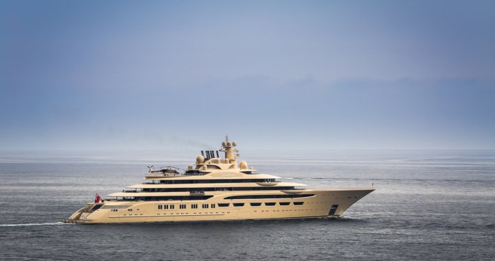 Inside Alisher Usmanov's $800,000,000 DILBAR Yacht | SuperYachtFan