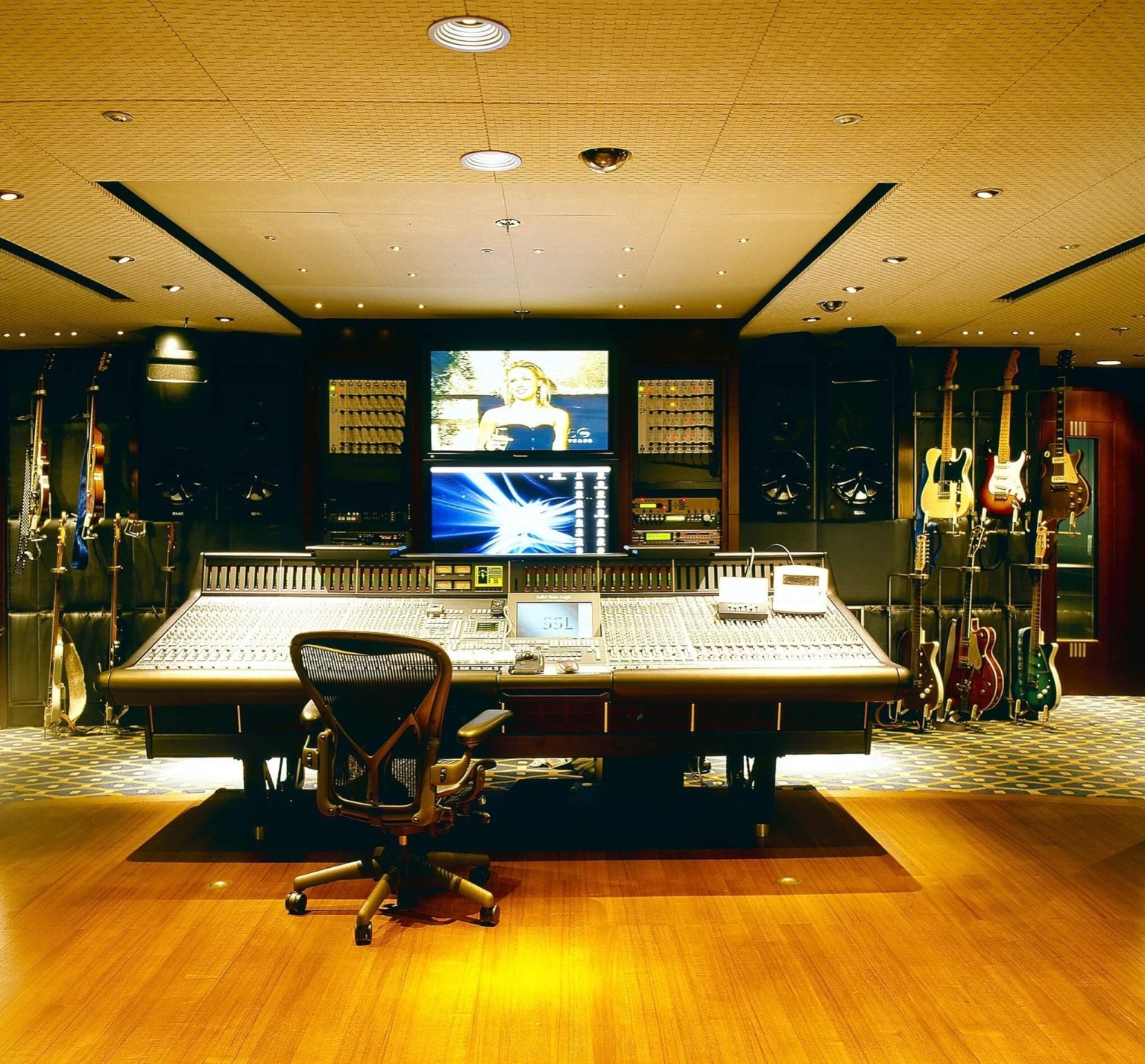 Inside OCTOPUS Yacht • Lurssen • 2003 • Value $285M • Owner Roger ...