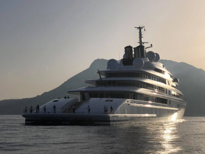Inside AZZAM Yacht - Lurssen - 2013 - Propriétaire Émir d'Abu Dhabi