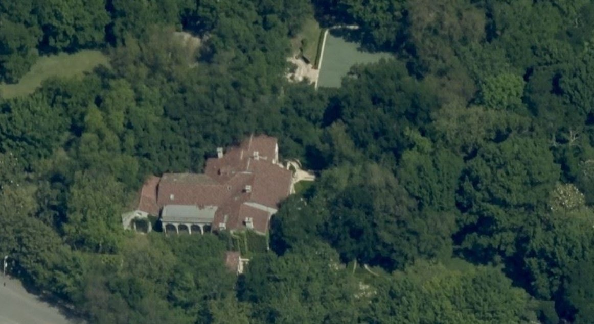 JERRY JONES: Net Worth, House, and his Luxuries