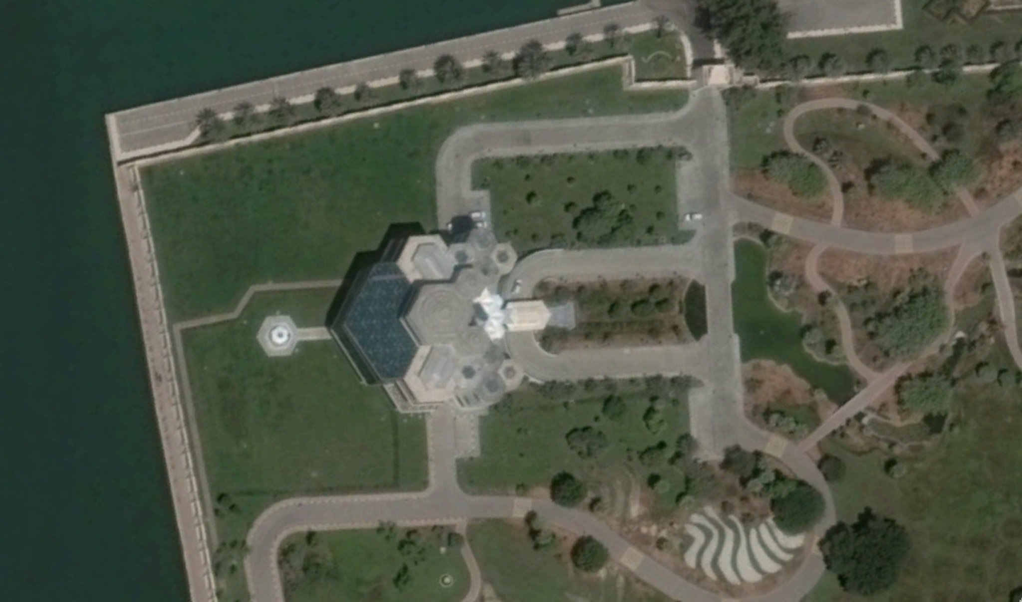SHEIKH SULTAN BIN KHALIFA AL NAHYAN • Net Worth $30 billion • House ...