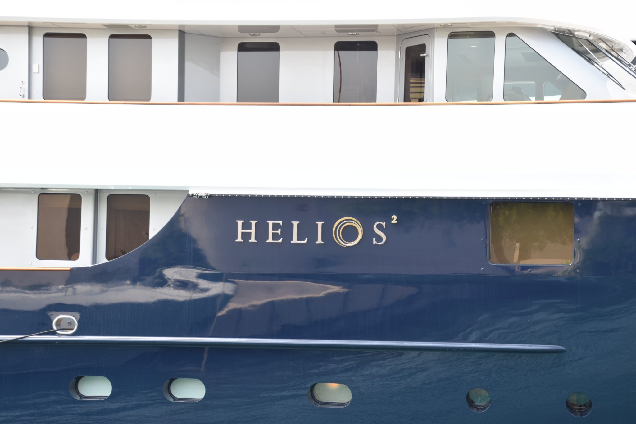 Inside HELIOS 2 Yacht • Palmer Johnson • 2002 • Value $15M • Owner ...