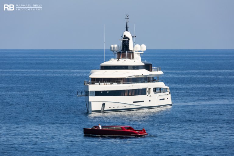 DAN SNYDER • Net Worth $2.6 billion • House • Yacht • Private Jet