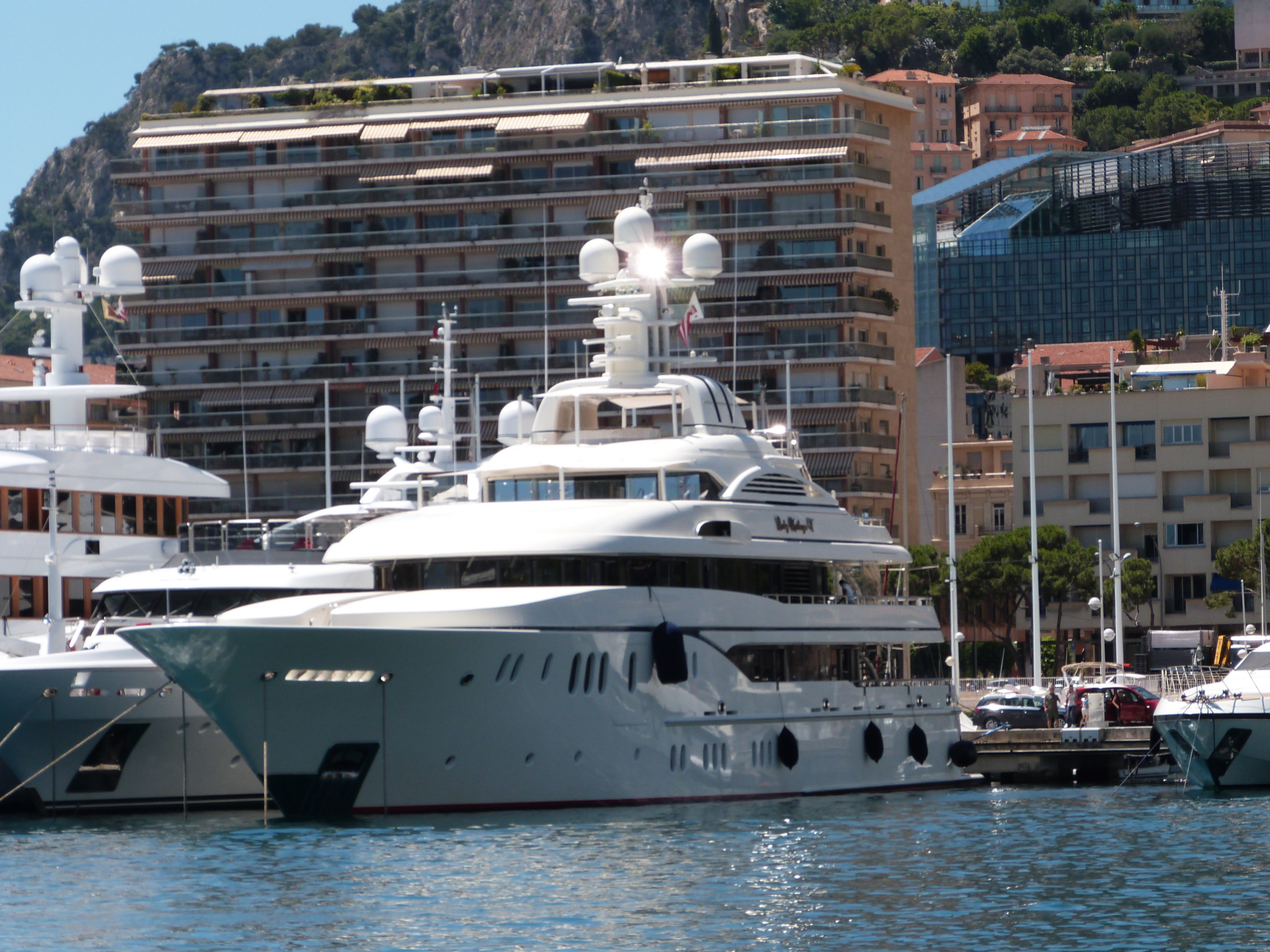 Inside LADY KATHRYN V Yacht • Lurssen • 2011 • Value $60M • Owner Leo ...