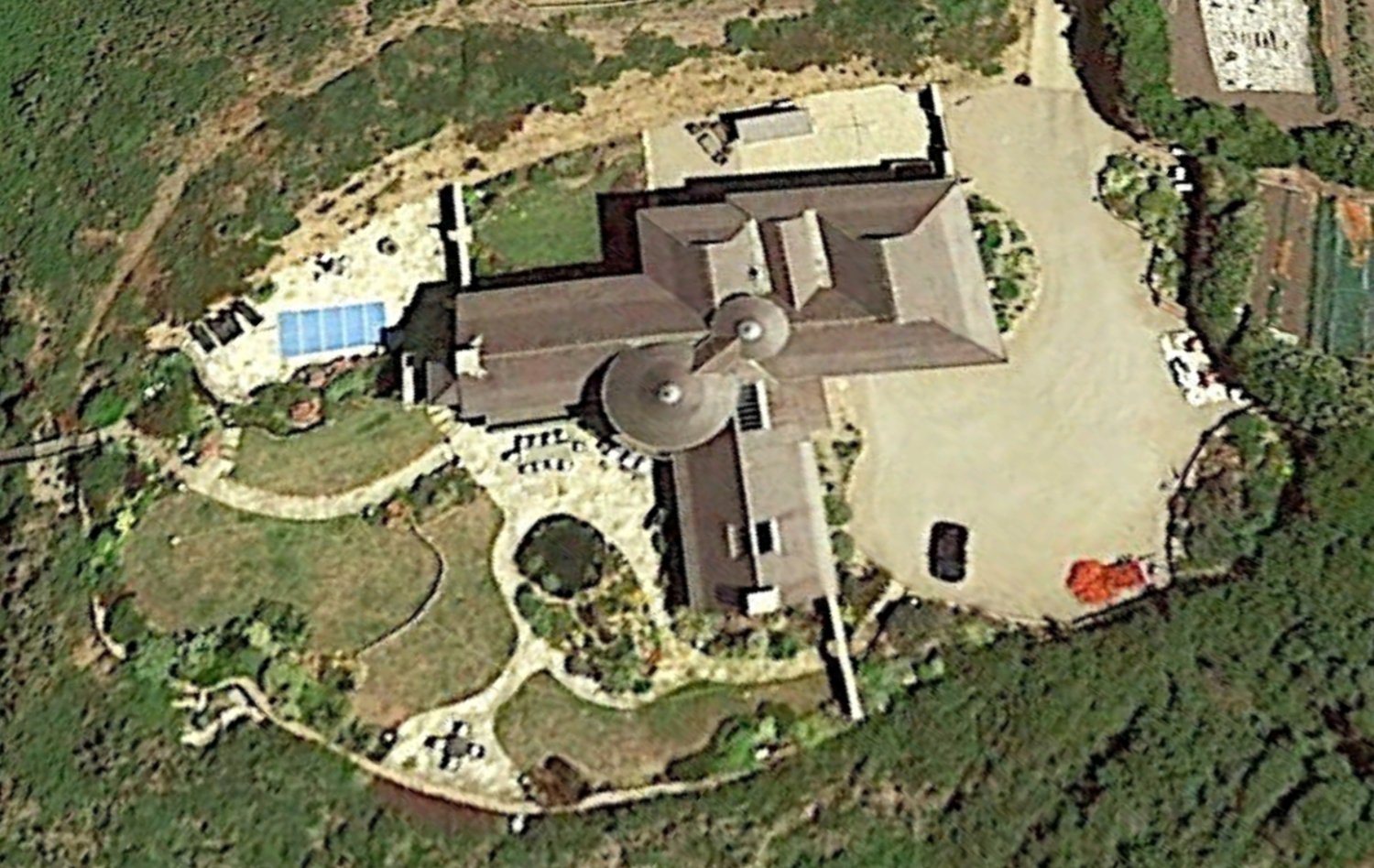 TONY BUCKINGHAM • Net Worth $700 million • House • Yacht • Private Jet