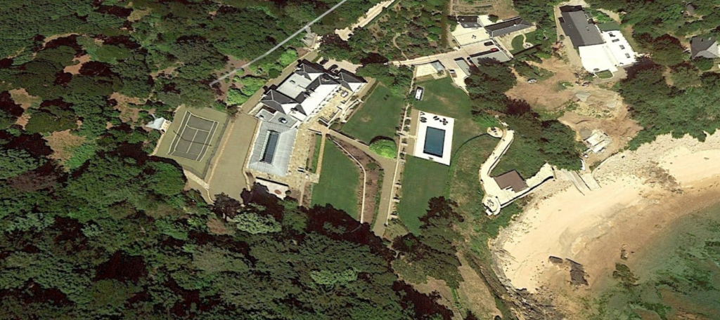 TONY BUCKINGHAM • Net Worth $700 million • House • Yacht • Private Jet