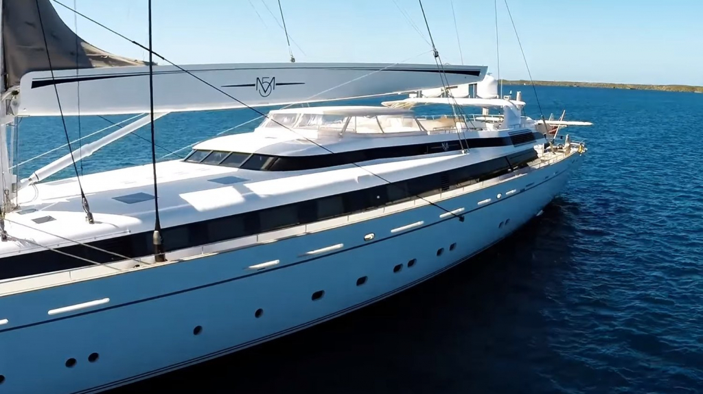 Inside M5 Yacht • Vosper Thornycroft • 2004 • Value $50M • Owner Rodney ...