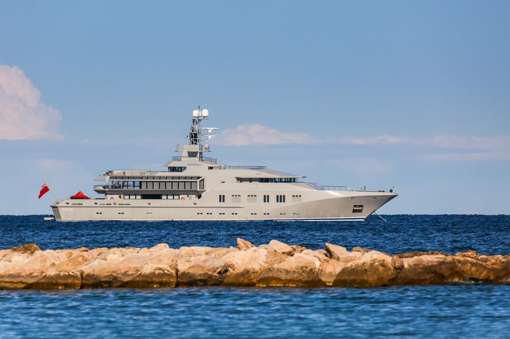 CHARLES SIMONYI • Net Worth $6 Billion • House • Yacht • Private Jet