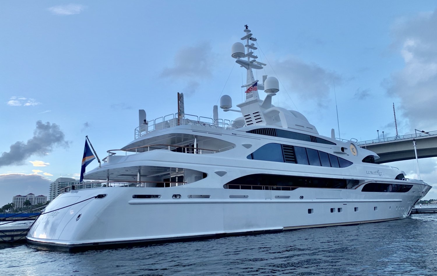 Yacht Lumiere • Benetti • 2010 • Photos & Video