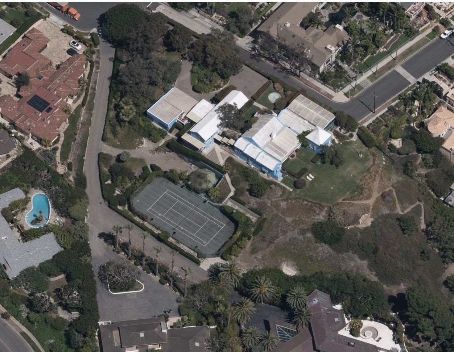 LARRY VAN TUYL • Net Worth $3.5 billion • House • Yacht • Private Jet