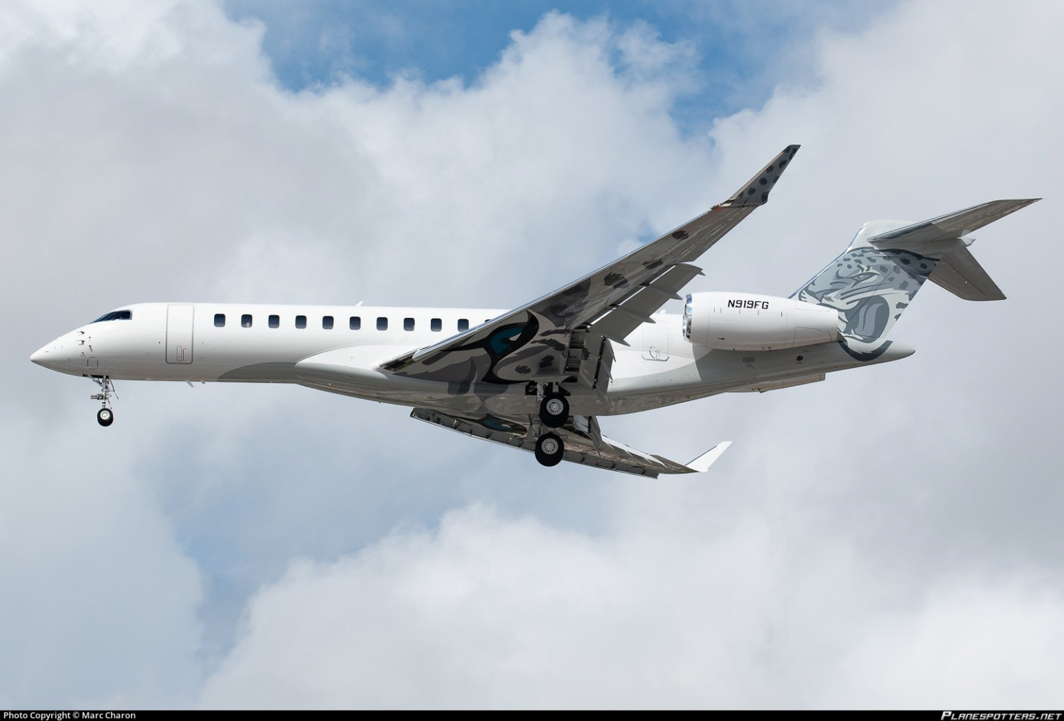 SHAHID KHAN • Net Worth $8 billion • House • Yacht • Private Jet