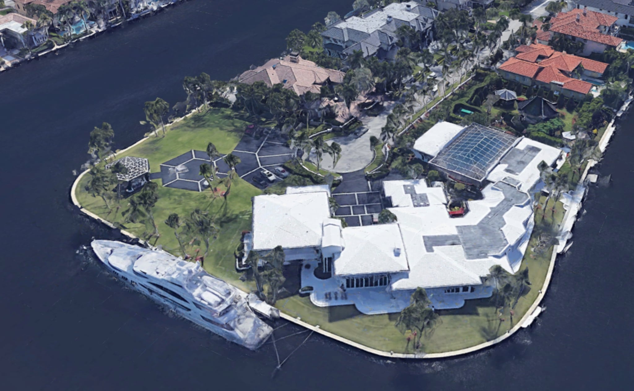 CHRISTINE LYNN • Net Worth $300 Million • House • Yacht • Private Jet