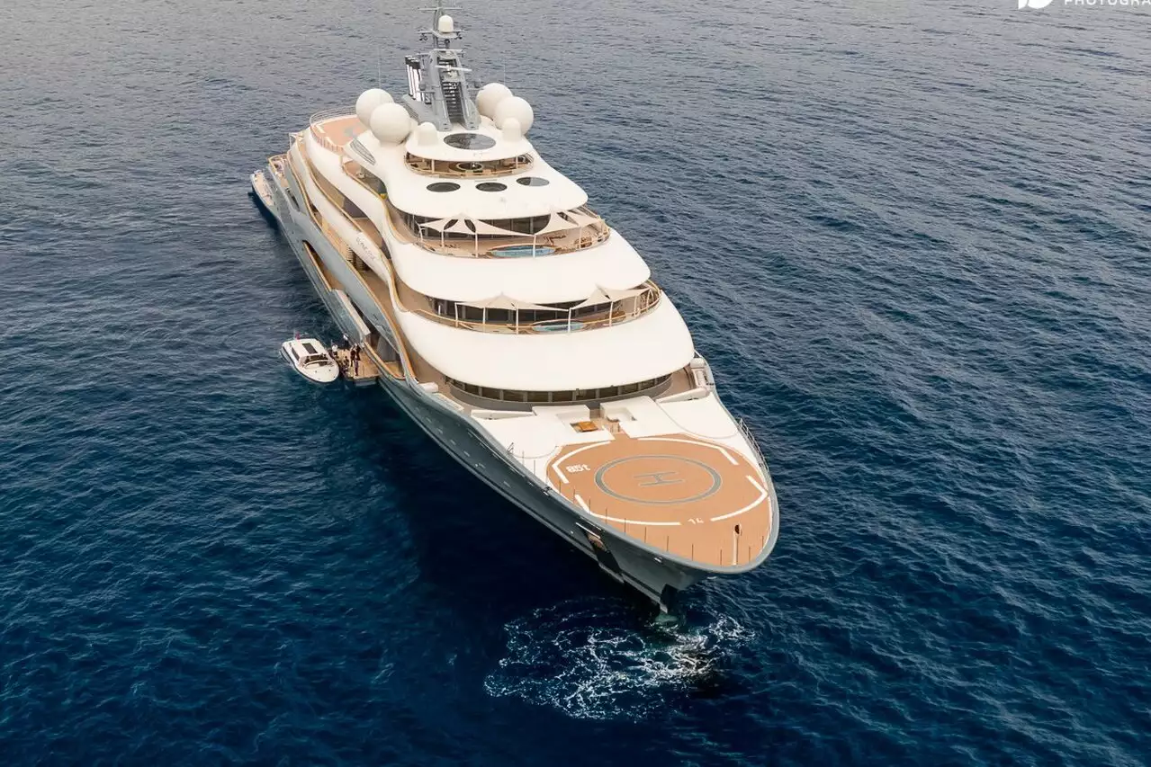 FLYING FOX Yacht • Abu Dhabi Royalty $400M Superyacht - jetzt HADAR ...