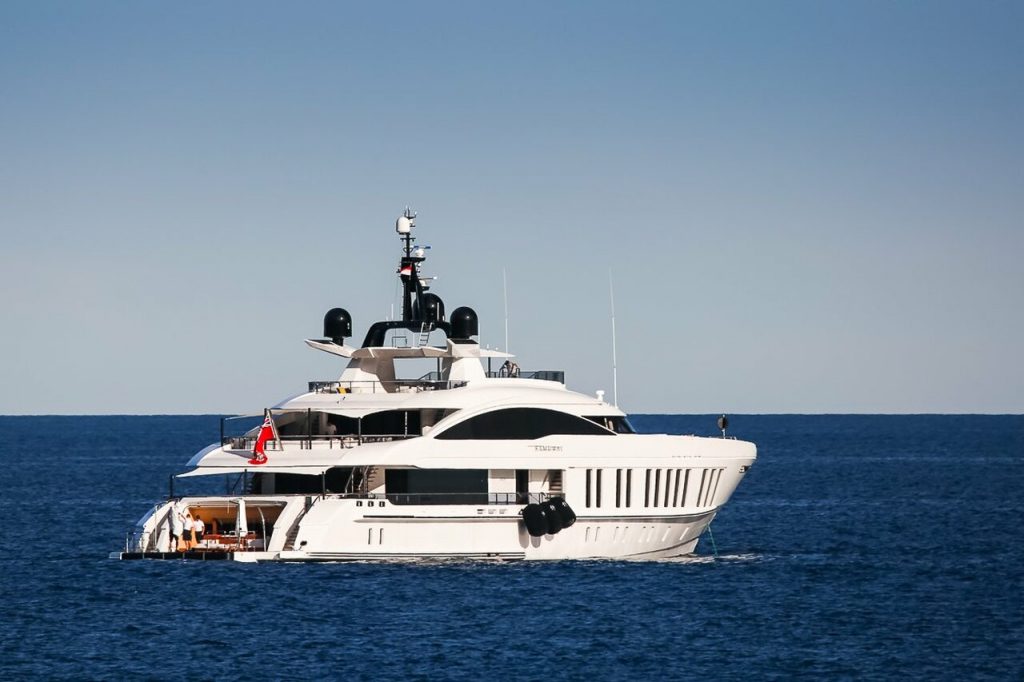 Inside SAMURAI Yacht • Alia • 2016 • Value $45,000,000 • Former Owner ...