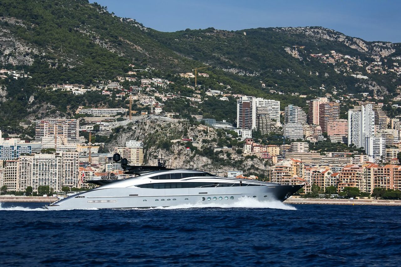 SILVER WAVE Yacht • European Millionaire $20M Superyacht