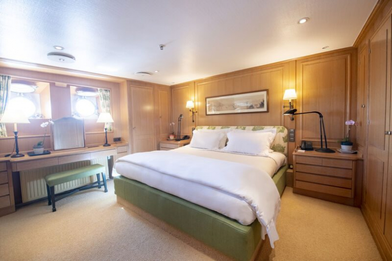 Inside ACRTIC P Yacht • Schicau Unterweser • 1969 • Value $80M • Owner ...