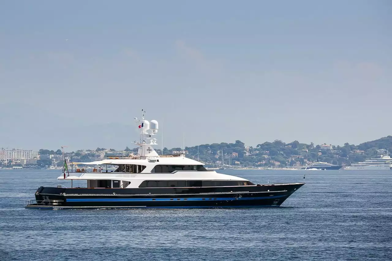 TM BLUE ONE Yacht • Valentino Garavani $15M Superyacht