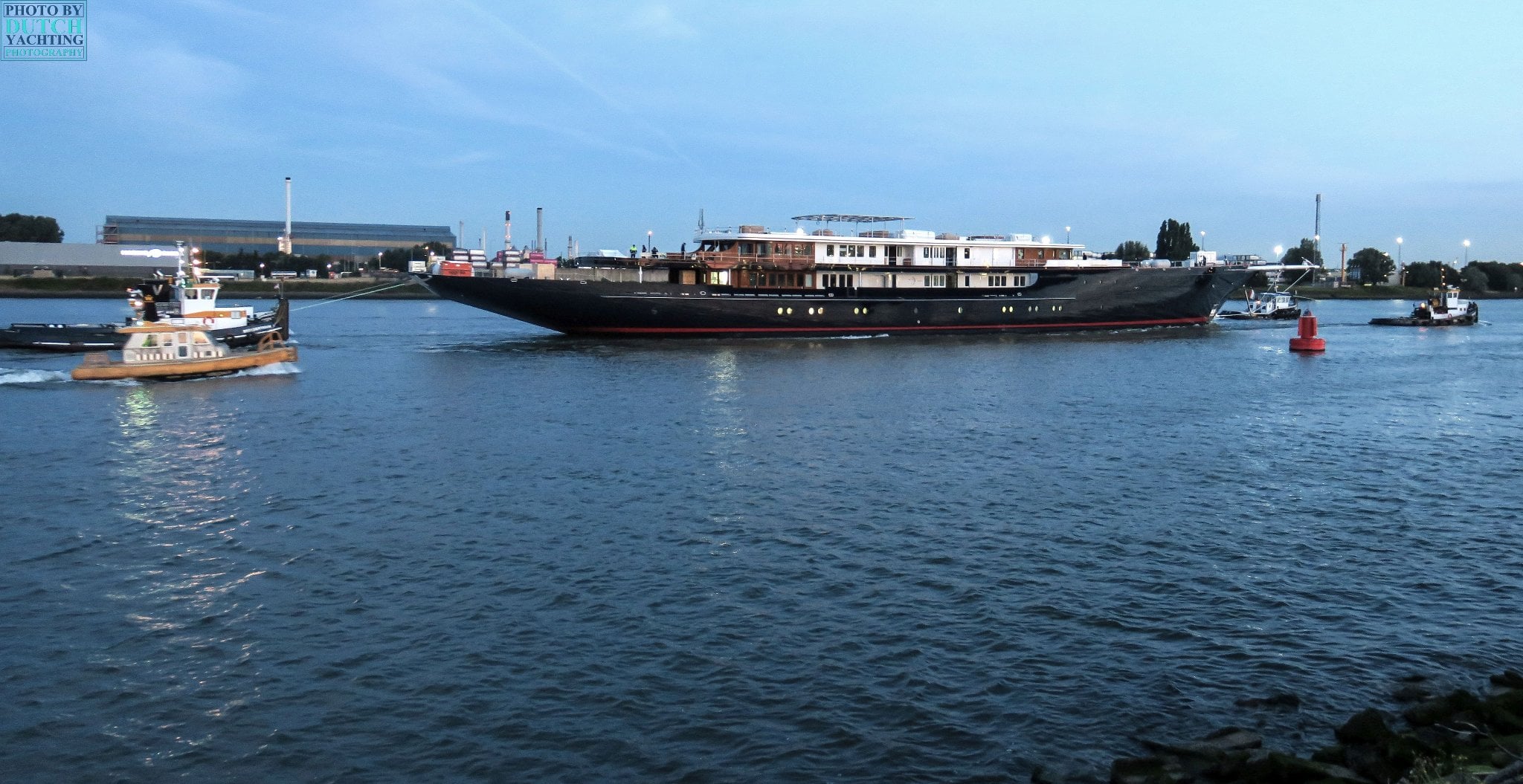 Yacht KORU (Y721) • Jeff Bezos • Oceanco • 2022 • Location (Live)