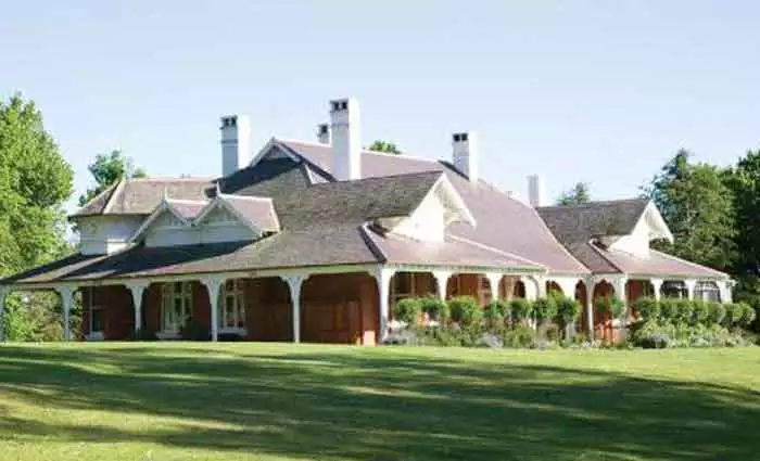 SIR MICHAEL HINTZE ile Tanışın: Canlı Hayatı ve Başarılı Kariyeri