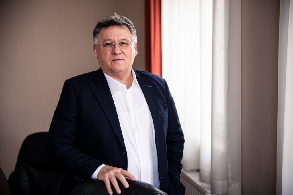 LÁSZLÓ SZÍJJ • Net Worth $500 million • Yacht • House • Private Jet