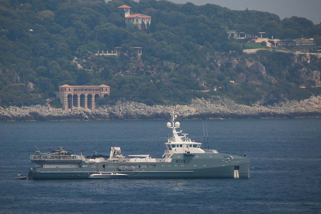 Who is the Owner of the Yacht Support Vessel DAPPLE? Gabe Newell