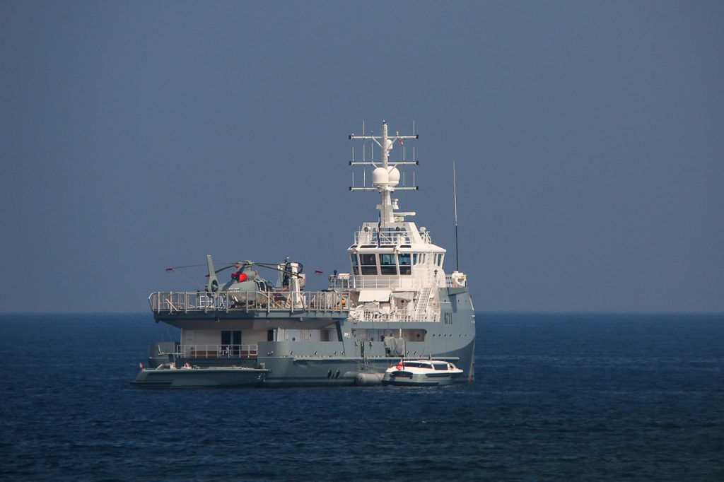 Who is the Owner of the Yacht Support Vessel DAPPLE? Gabe Newell