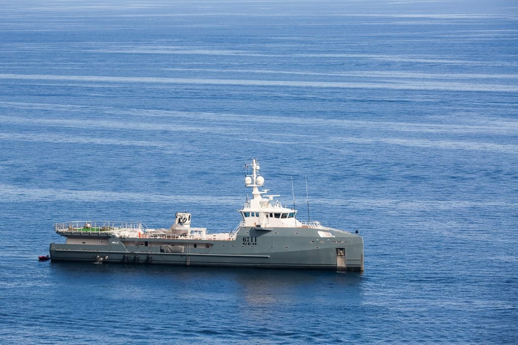 Who is the Owner of the Yacht Support Vessel DAPPLE? Gabe Newell