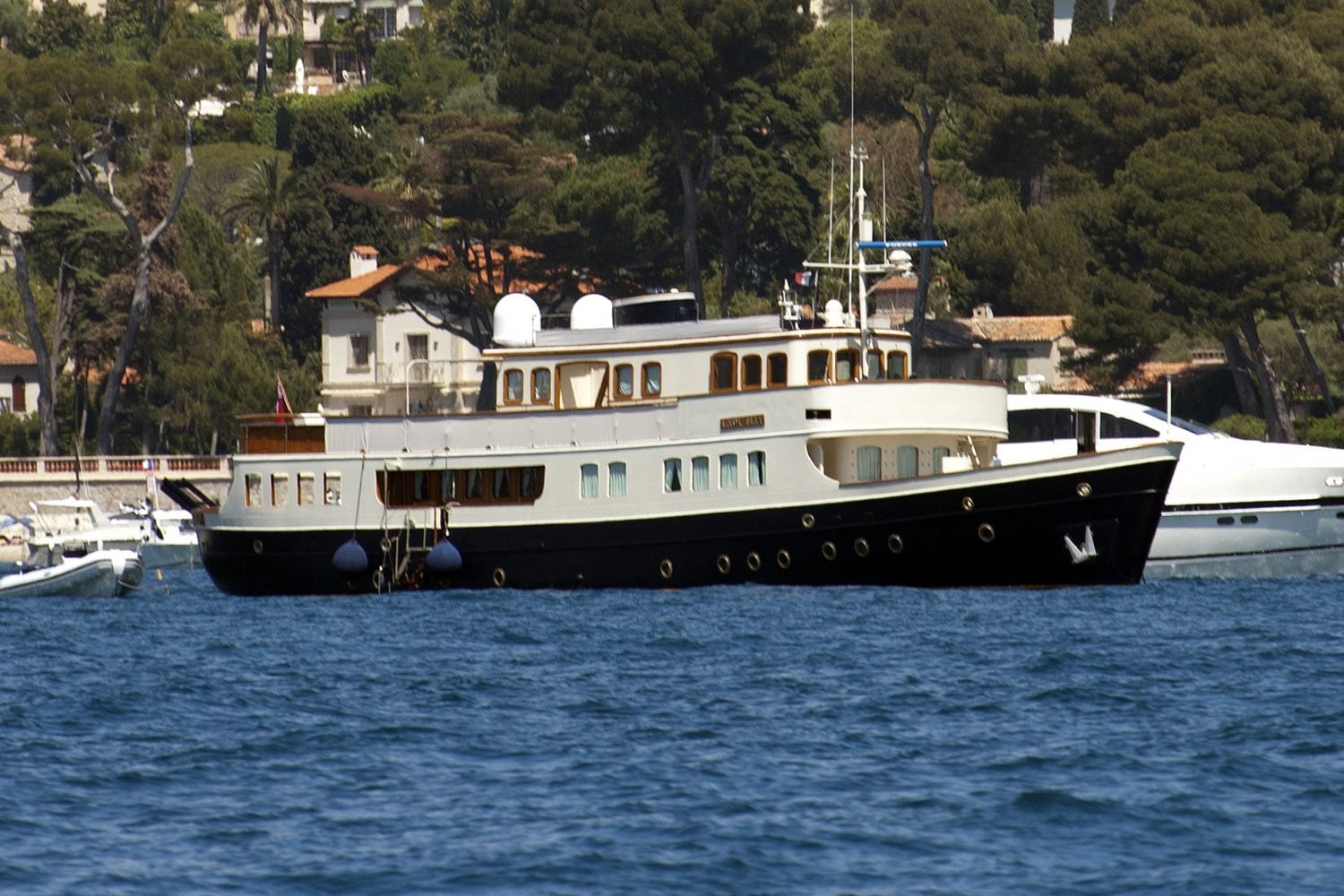Who is the Owner of the Yacht LADY MAY OF GLANDORE? Renzo Rosso!