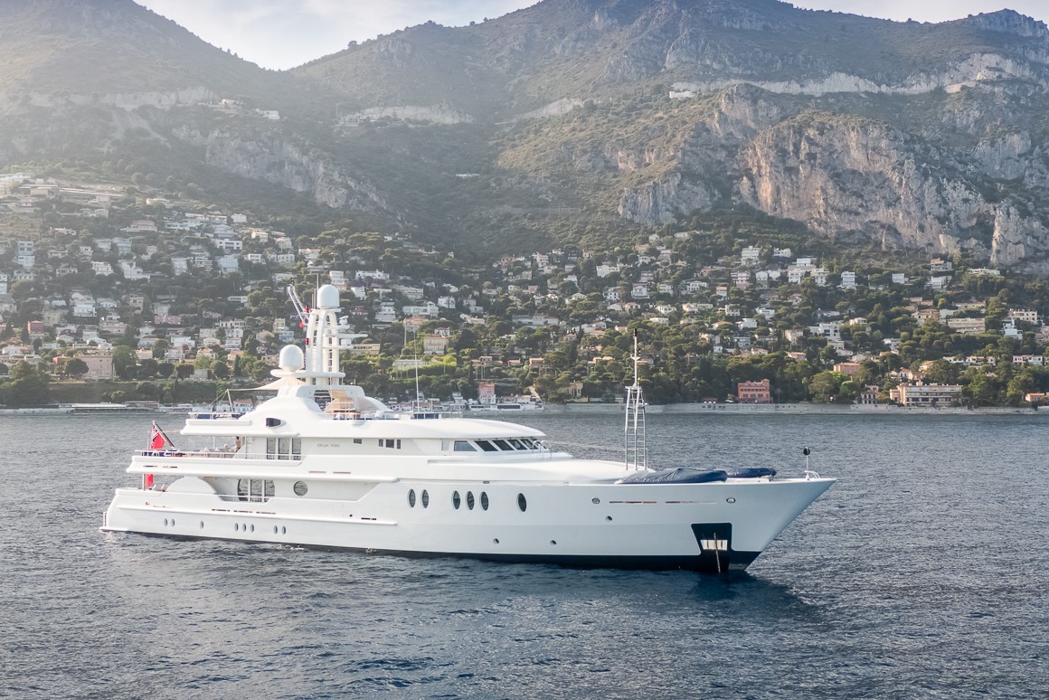 LIGHTNING Yacht • Omar Al Futtaim $40M Superyacht