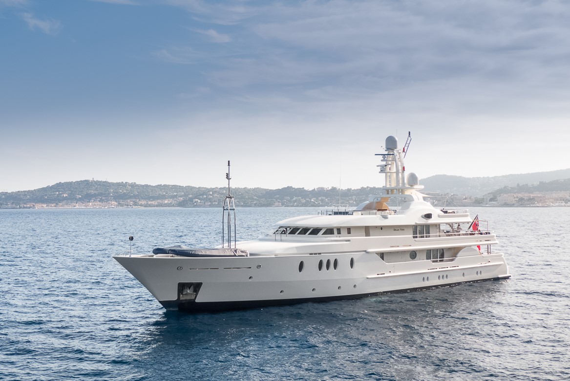 LIGHTNING Yacht • Omar Al Futtaim $40M Superyacht