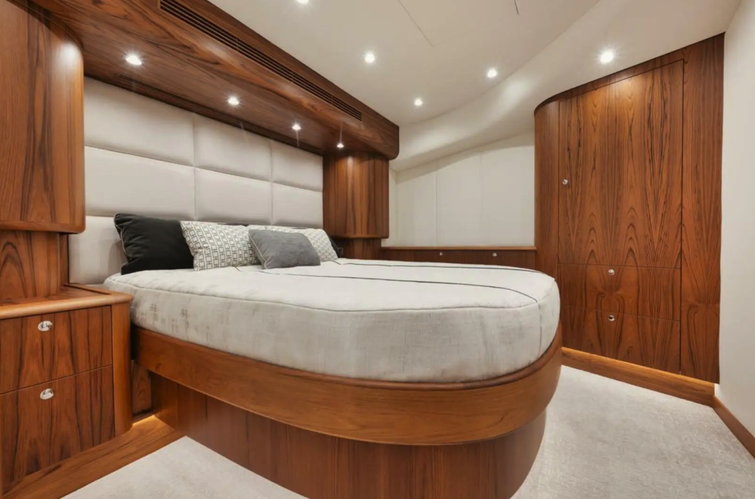 HULLBILLY Yacht • Alan Jackson's $8M Sportfisher