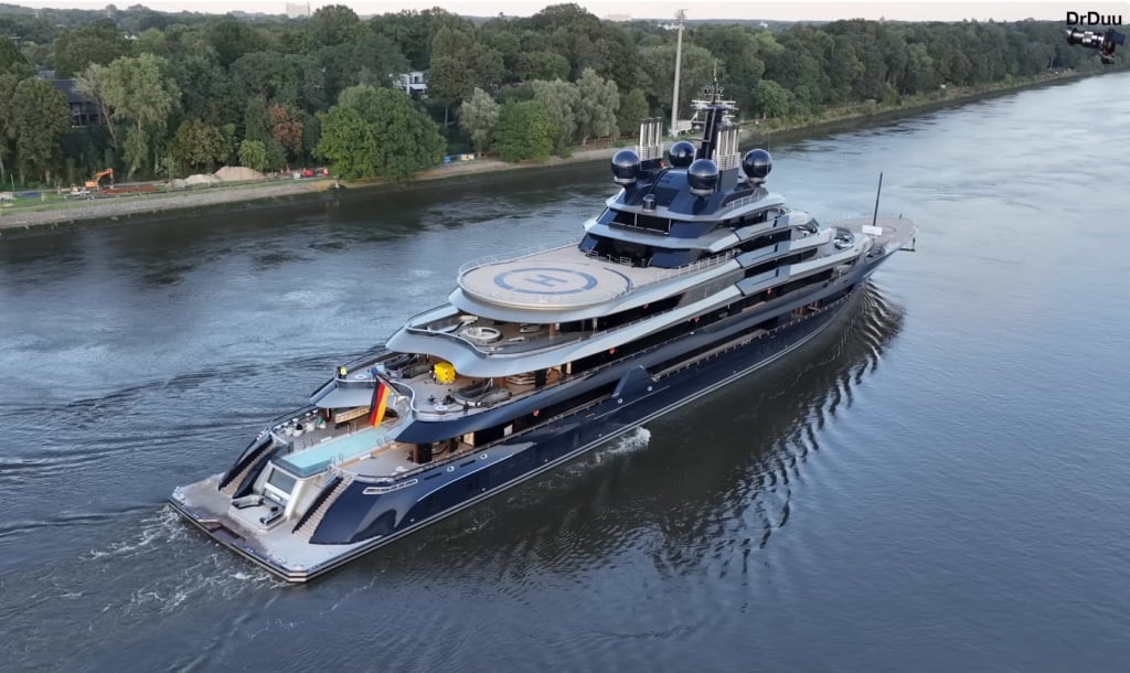 Iate LUMINANCE • Superiate Rinat Akhmetov $500M