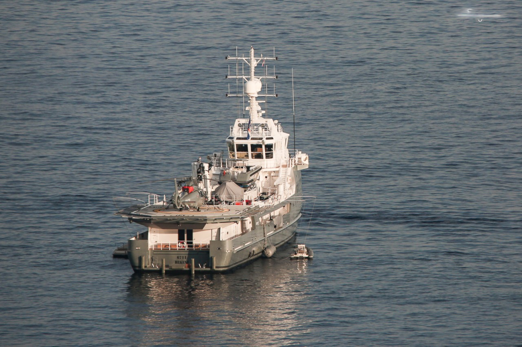 ¿Quién es la propietaria del buque de apoyo a yates KALM? Nancy Walton