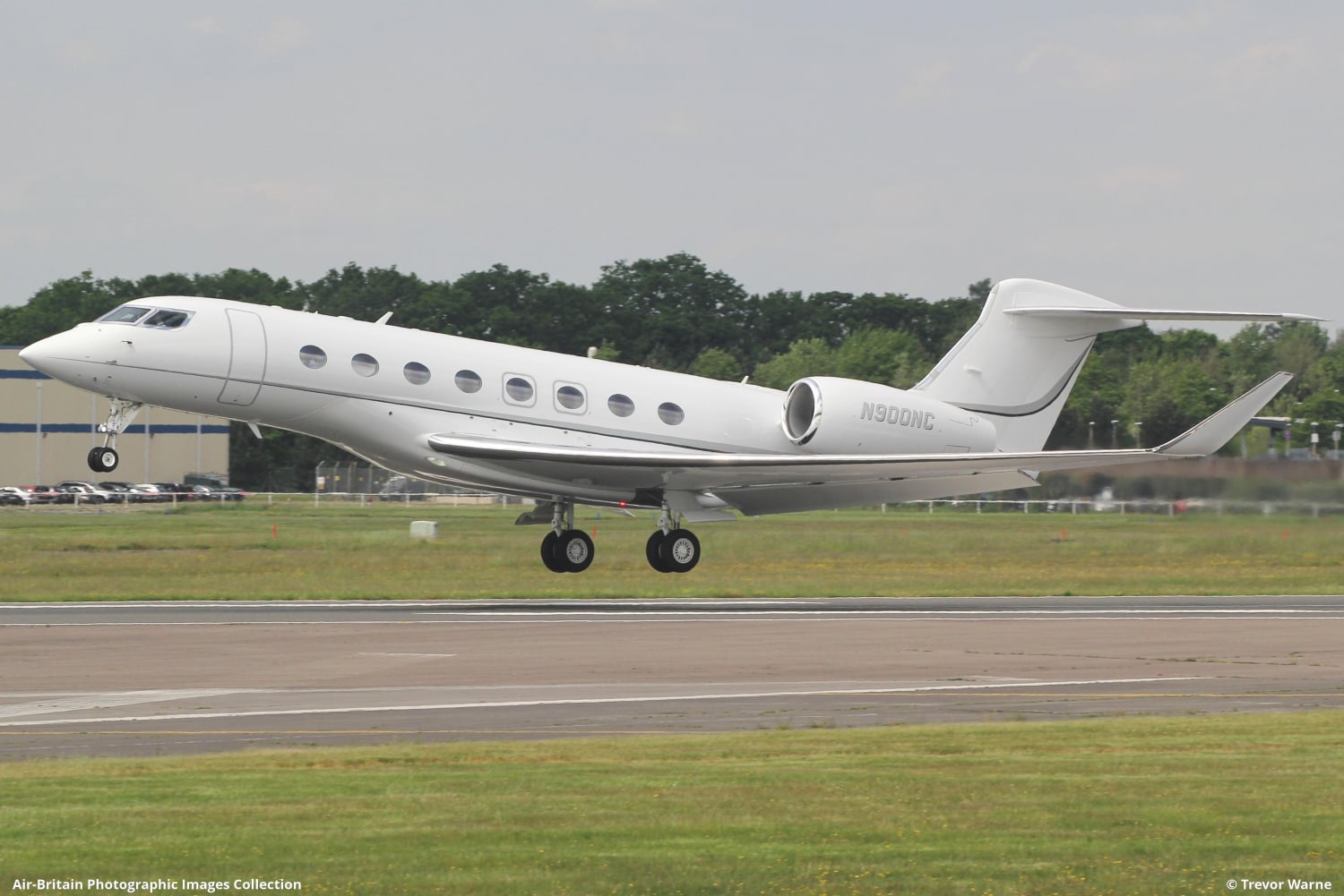 LACHLAN MURDOCH • Biography, Career, and Achievements of the Media Mogul