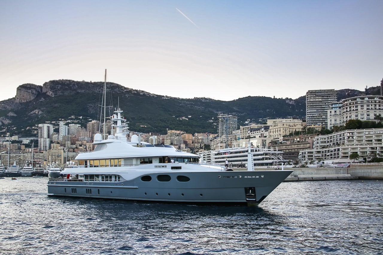 FORTUNATE SUN Yacht • Jeff Records $30M Superyacht
