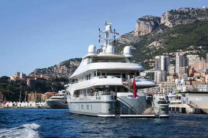 FORTUNATE SUN Yacht • Jeff Records $30M Superyacht