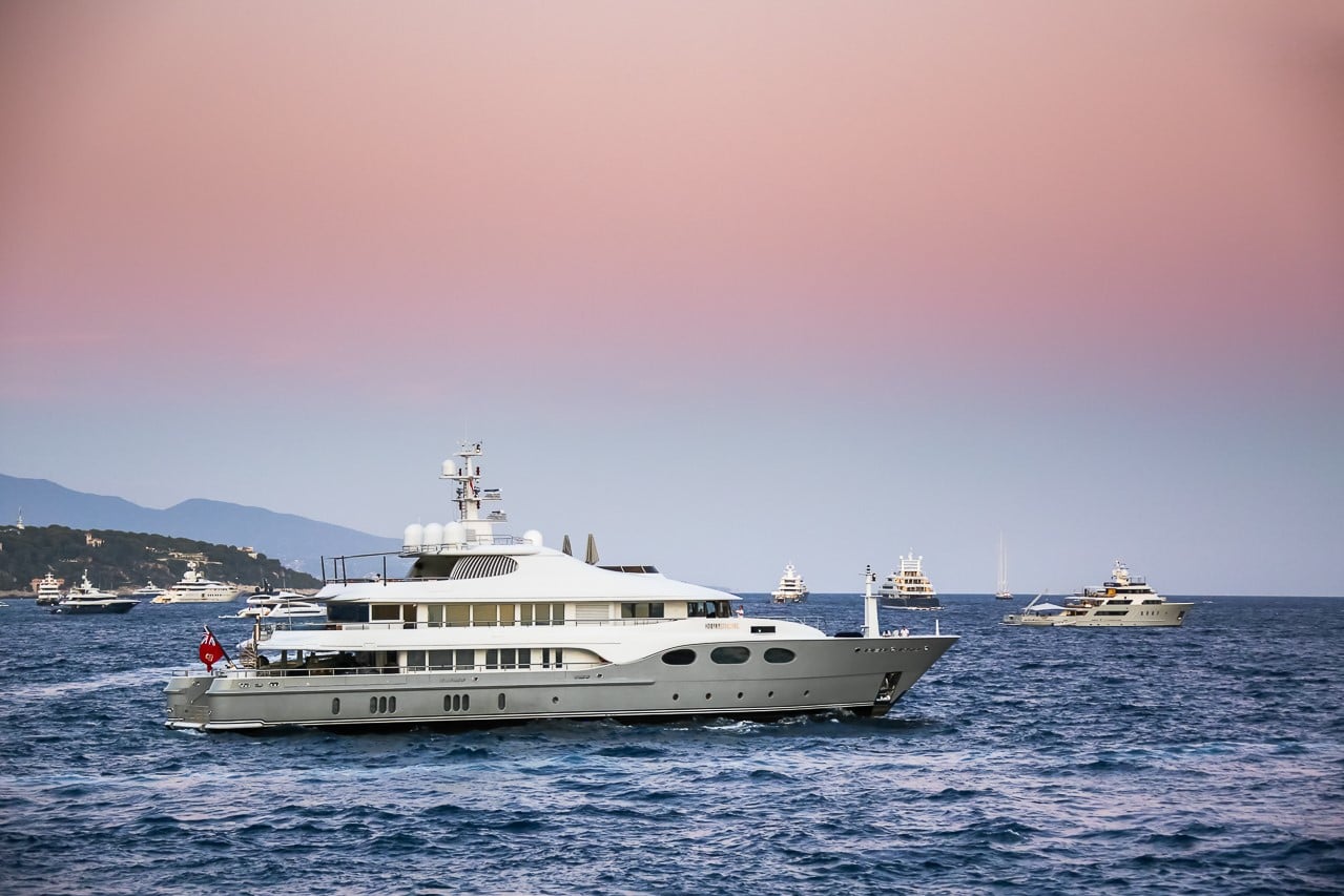 FORTUNATE SUN Yacht • Jeff Records $30M Superyacht