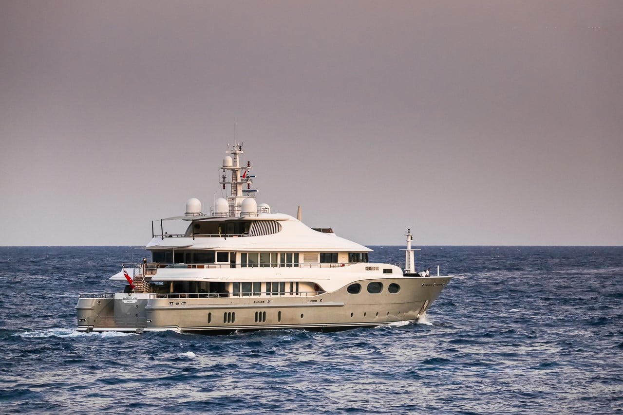 FORTUNATE SUN Yacht • Jeff Records $30M Superyacht