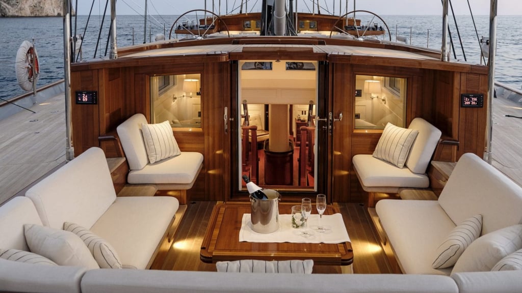 يخت AQUARIUS • $45M يخت فاخر للإبحار من إنتاج Bob Iger