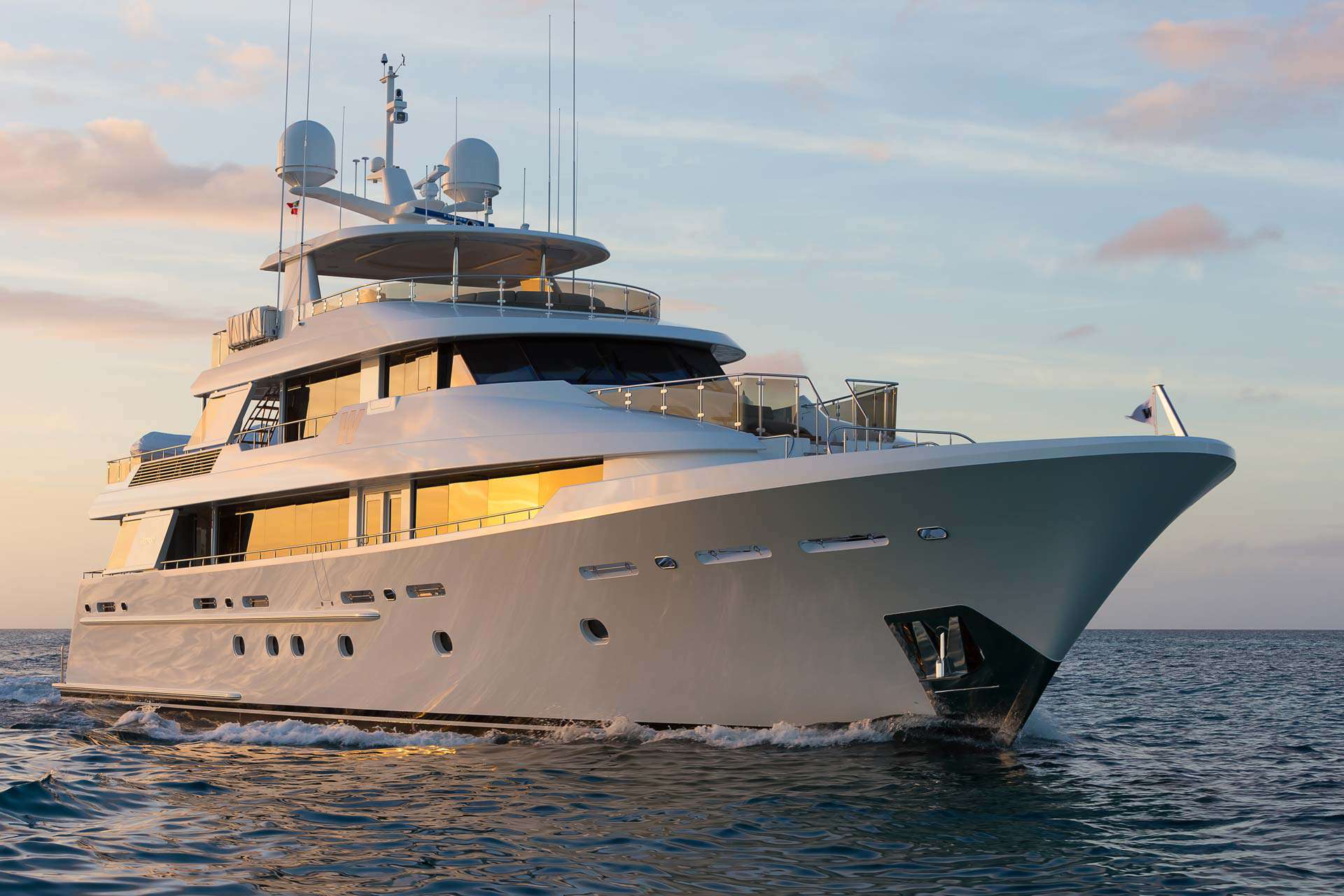 Exploring the Yacht LEGENDARY: A Journey from Gene Machine to Peter Bos ...