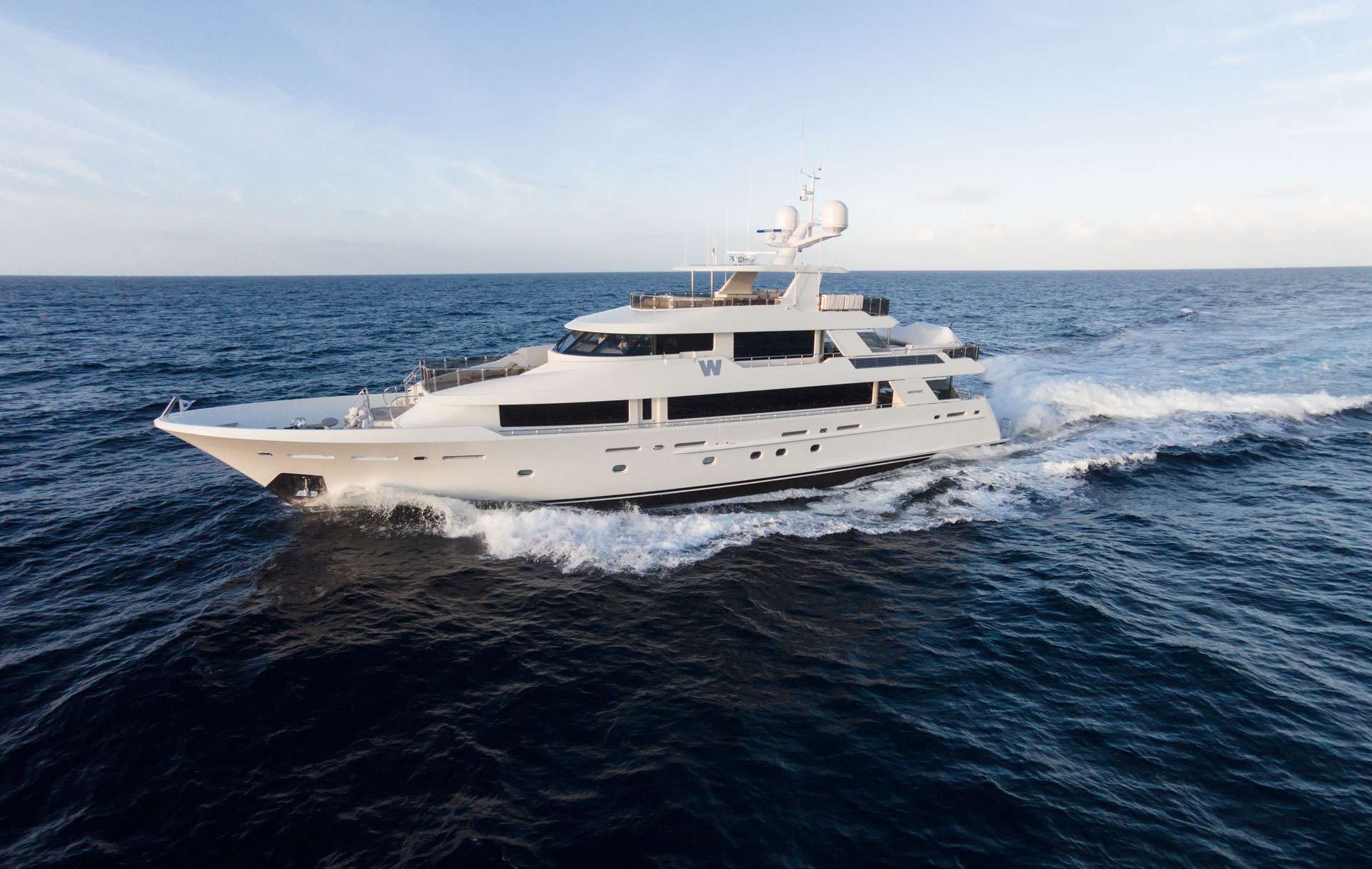 Exploring the Yacht LEGENDARY: A Journey from Gene Machine to Peter Bos ...