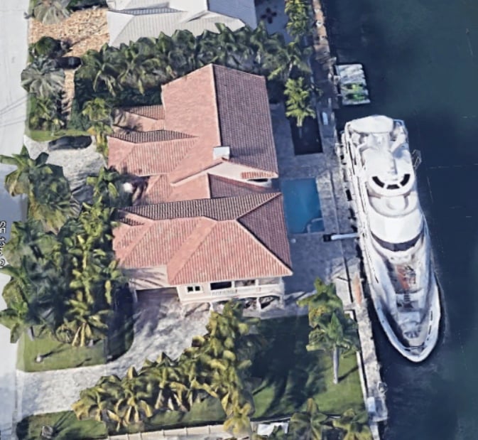 Exploring the Yacht LEGENDARY: A Journey from Gene Machine to Peter Bos ...