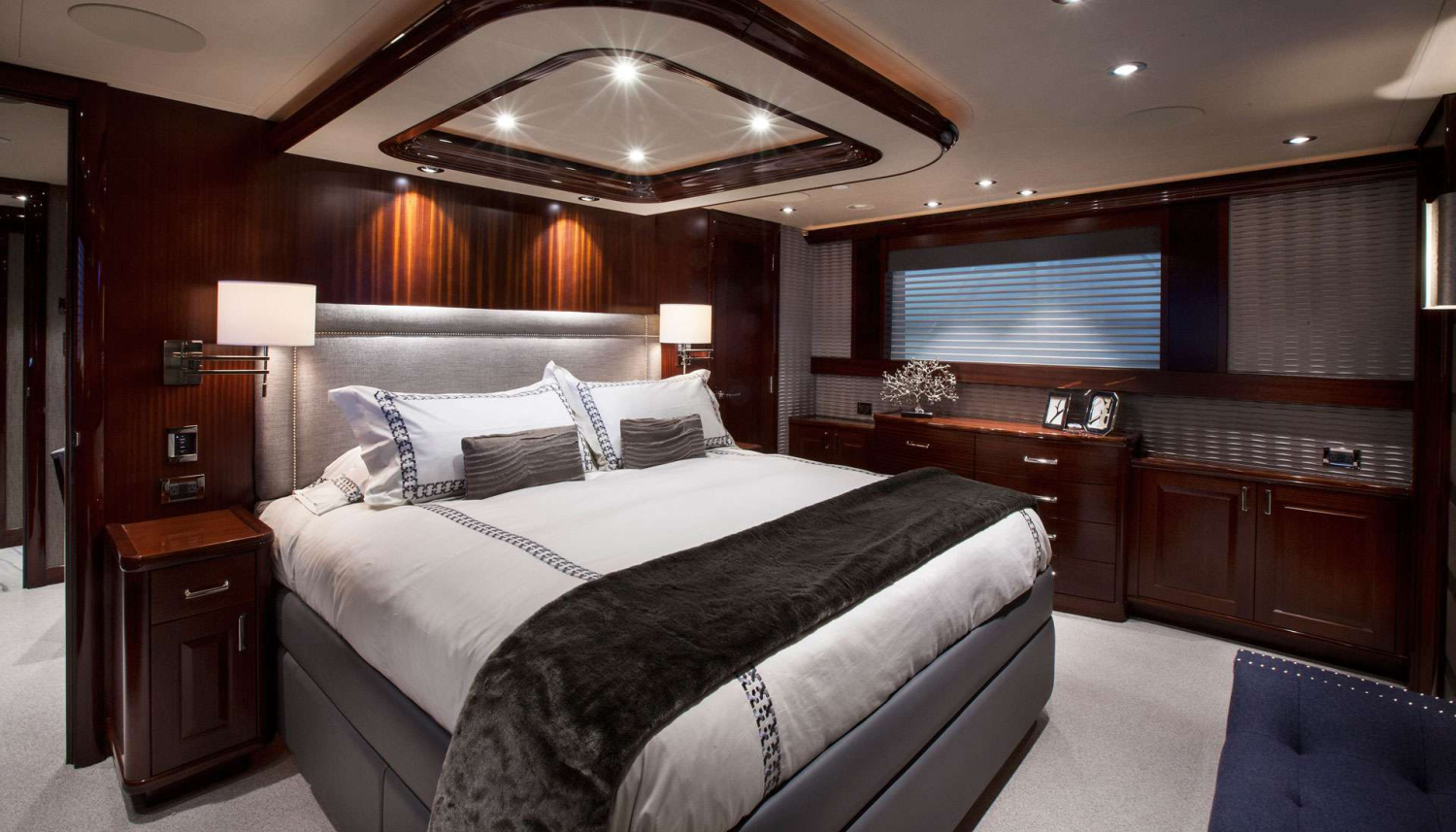 Exploring the Yacht LEGENDARY: A Journey from Gene Machine to Peter Bos ...